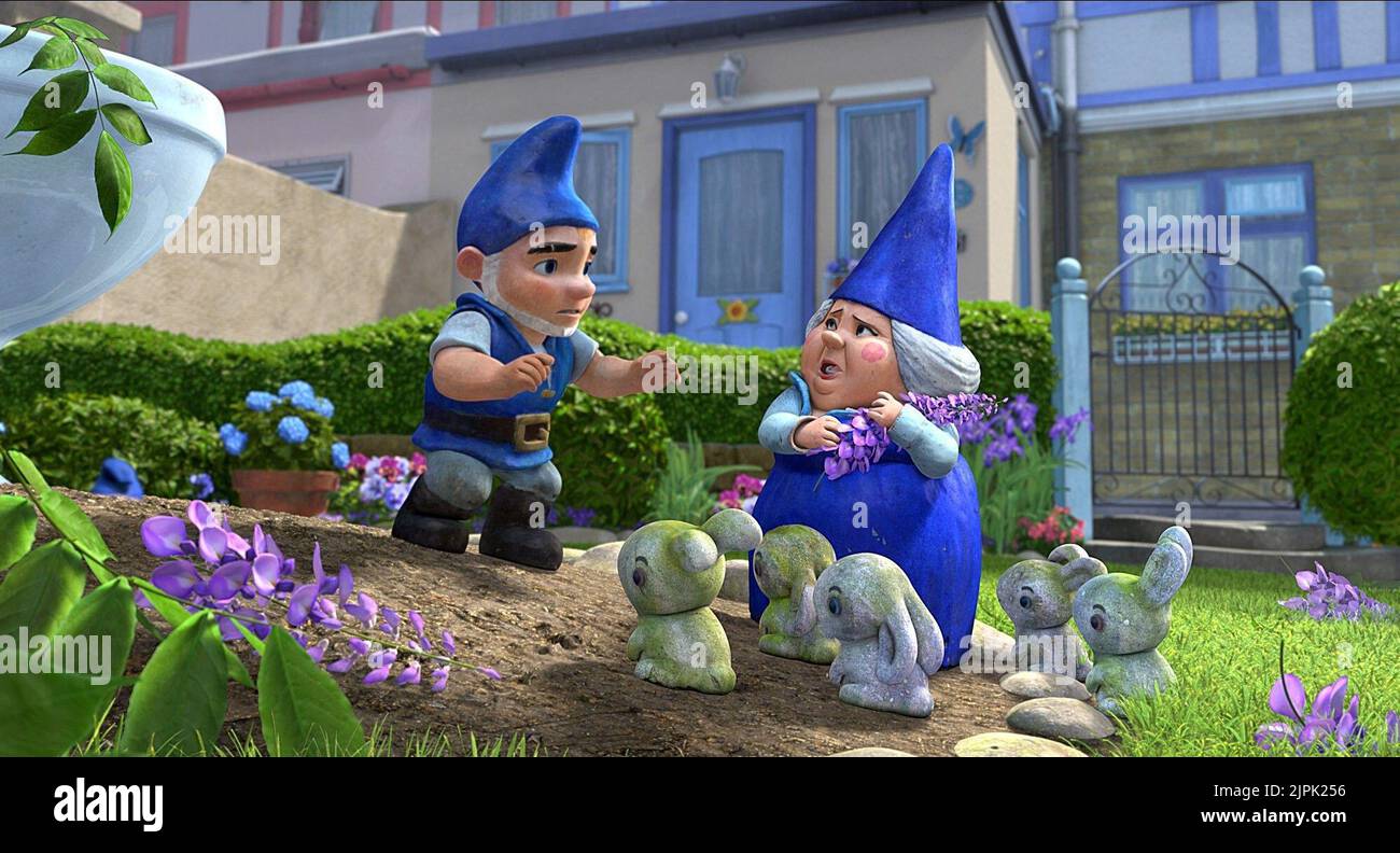 GNOMEO, LADY BLUEBERRY, GNOMEO AND JULIET, 2011 Stock Photo - Alamy
