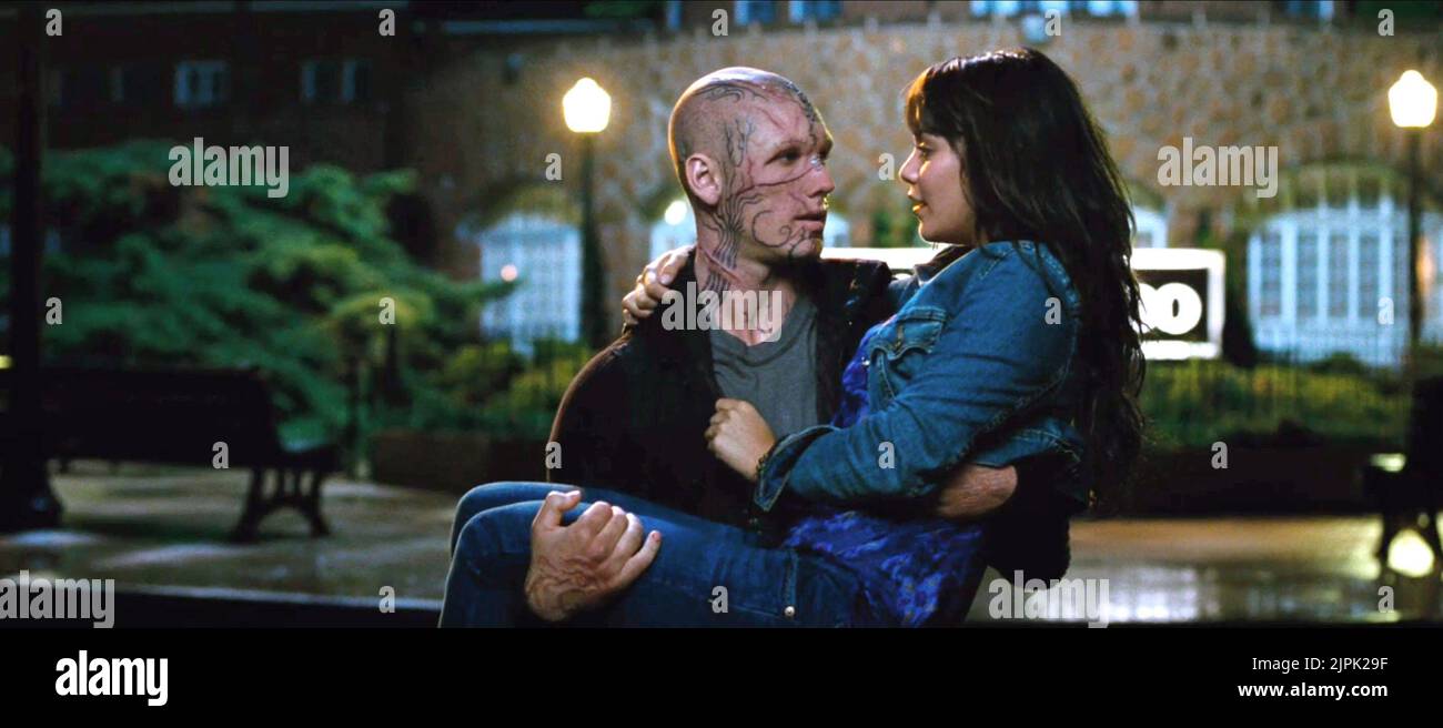 Alex Pettyfer And Vanessa Hudgens Kissing