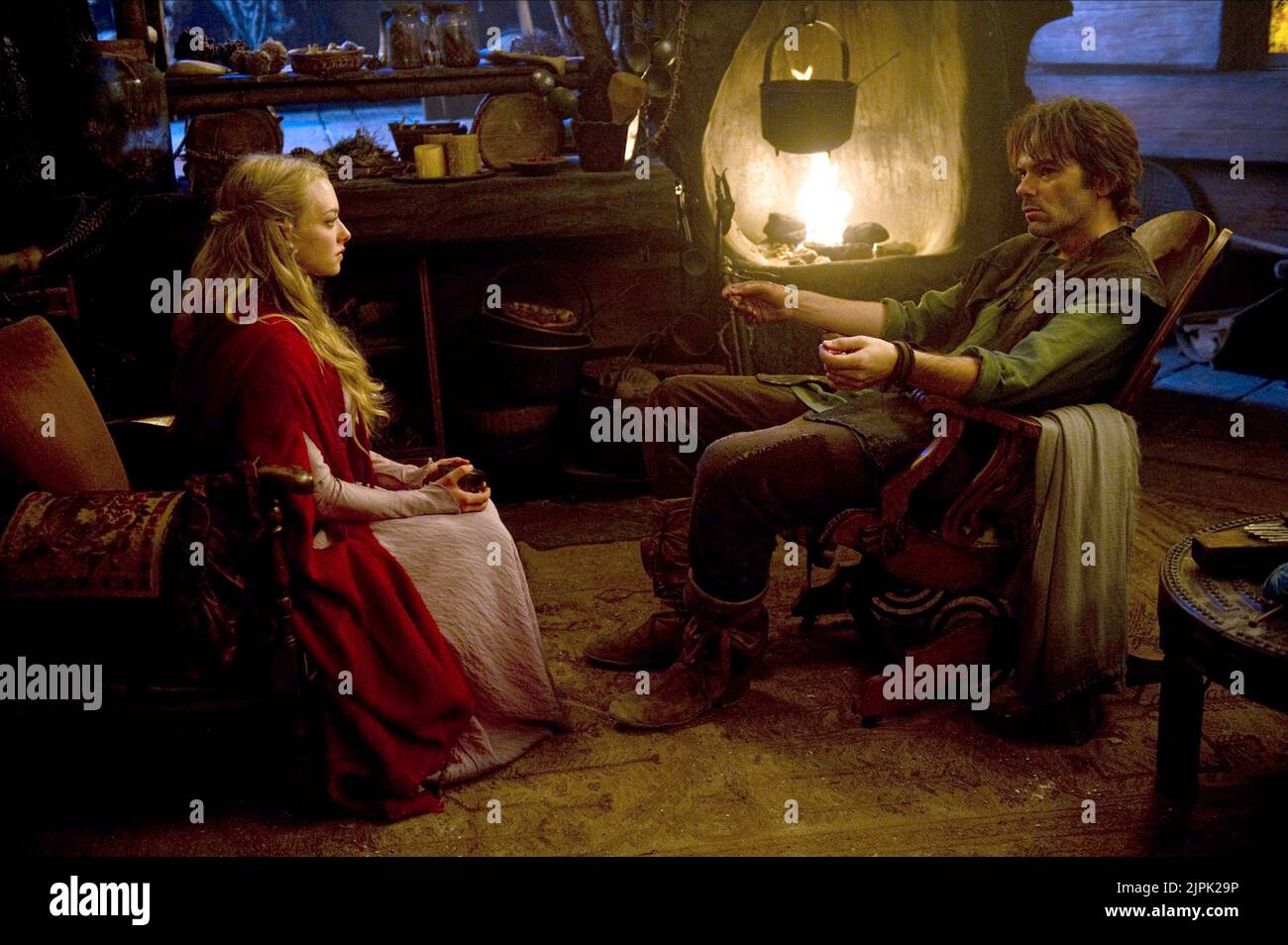 AMANDA SEYFRIED, BILLY BURKE, RED RIDING HOOD, 2011 Stock Photo - Alamy