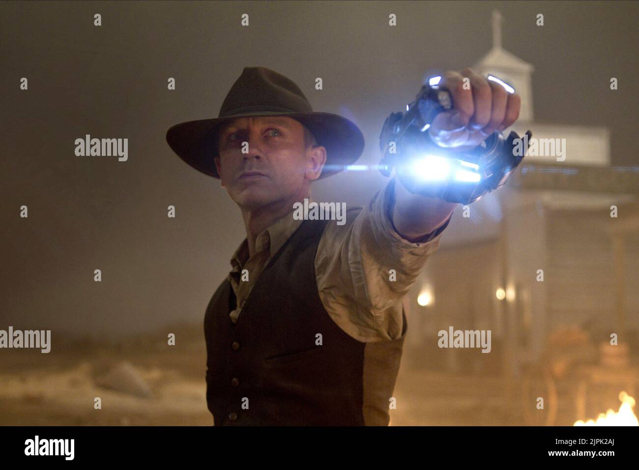 DANIEL CRAIG, COWBOYS and ALIENS, 2011 Stock Photo - Alamy