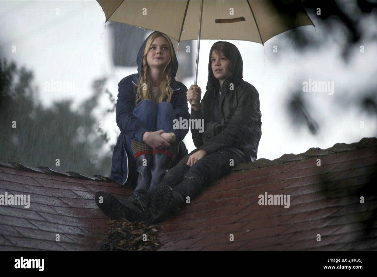 ELLE FANNING, COLIN FORD, WE BOUGHT A ZOO, 2011 Stock Photo - Alamy