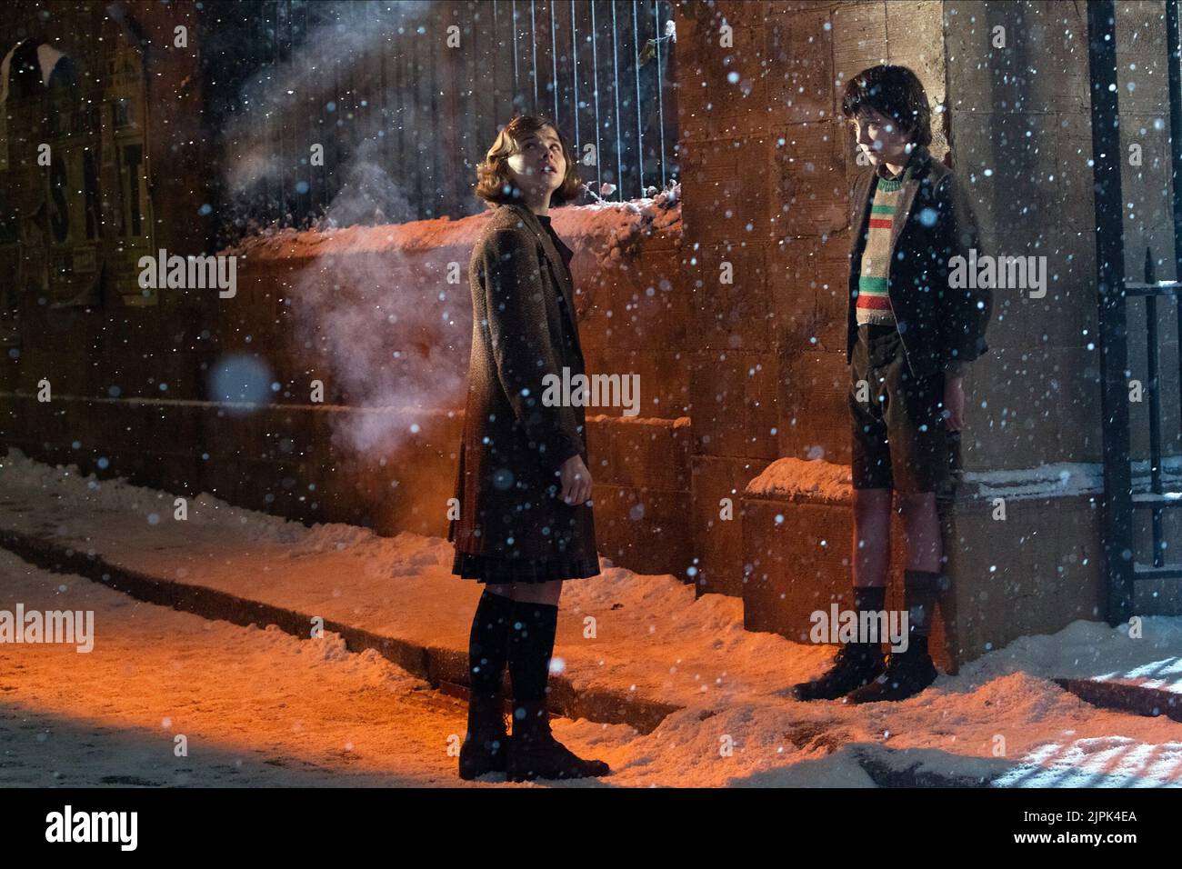CHLOË GRACE MORETZ, ASA BUTTERFIELD, HUGO, 2011 Stock Photo - Alamy