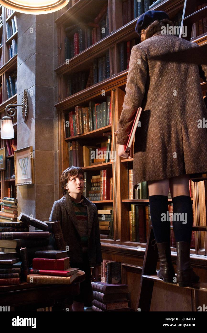 ASA BUTTERFIELD, CHLOË GRACE MORETZ, HUGO, 2011 Stock Photo - Alamy