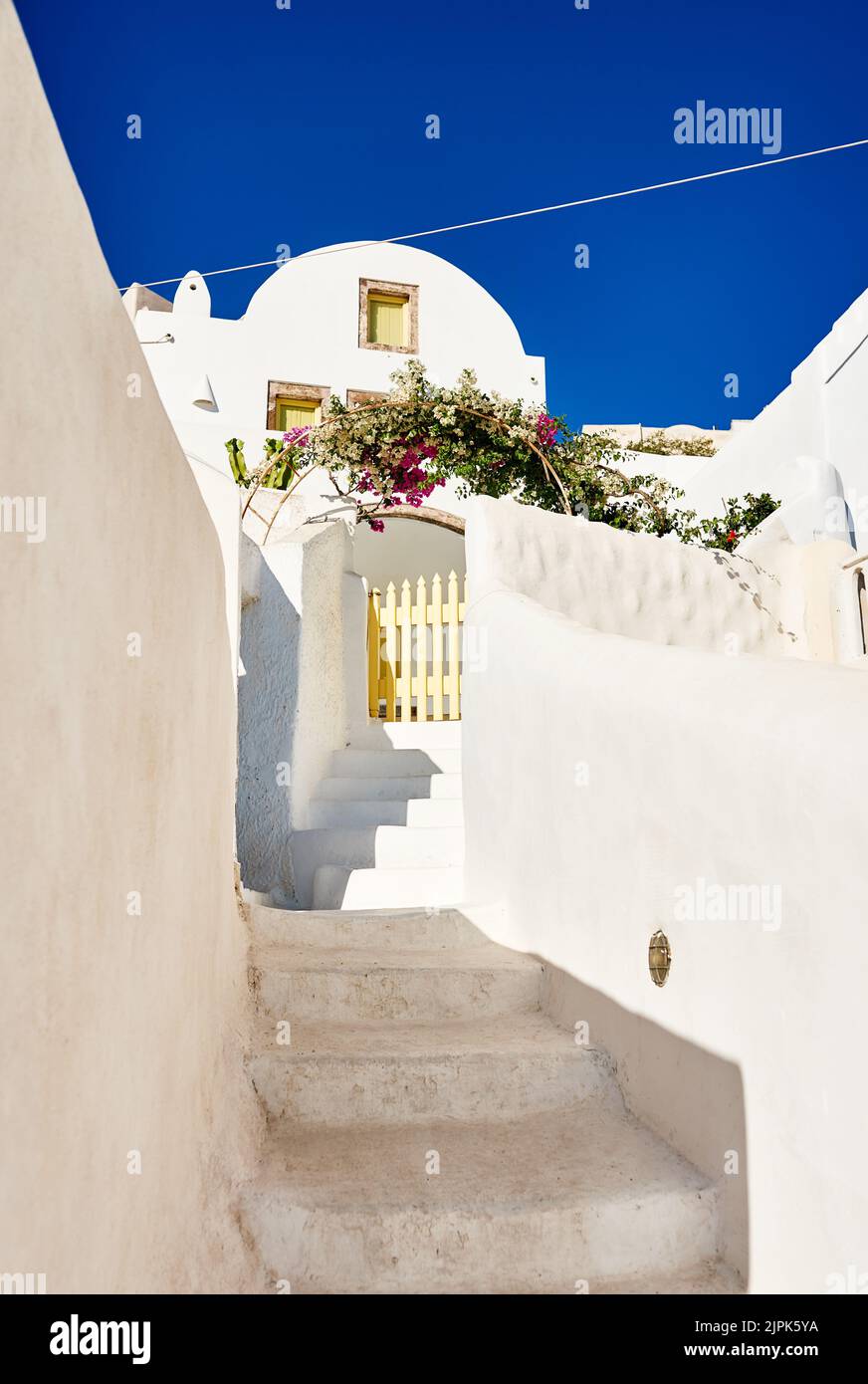 What amazing architecture. a beautiful constructed white building with ...