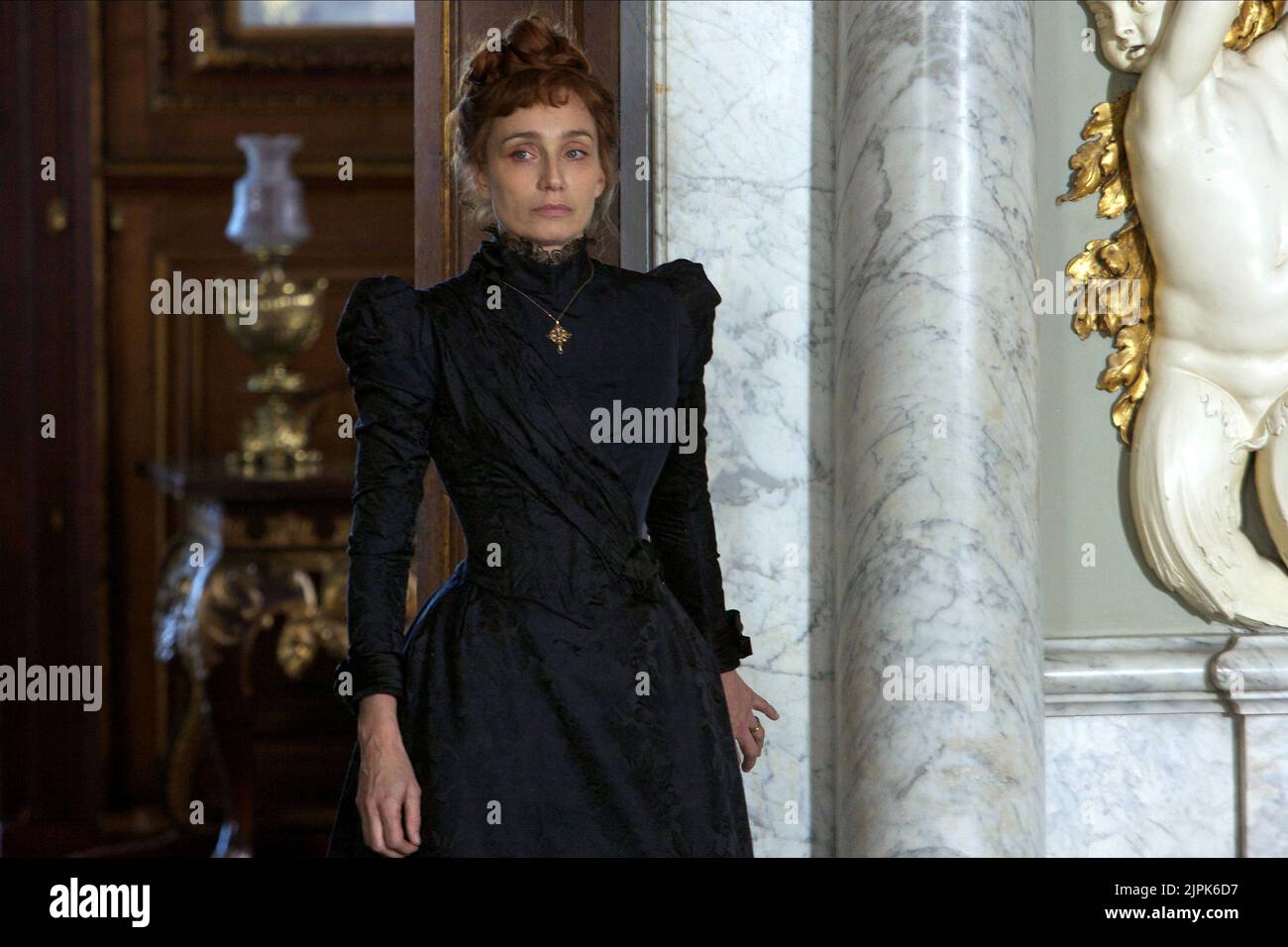 Kristin scott thomas bel ami hi-res stock photography and images - Alamy