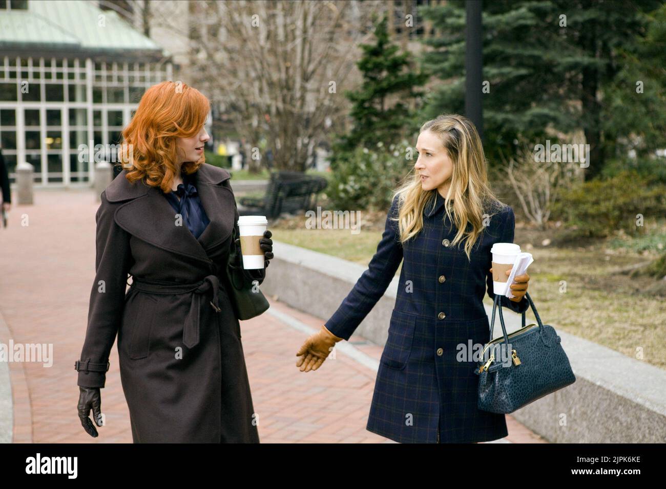 CHRISTINA HENDRICKS, SARAH JESSICA PARKER, I DON'T KNOW HOW SHE DOES IT, 2011 Stock Photo - Alamy
