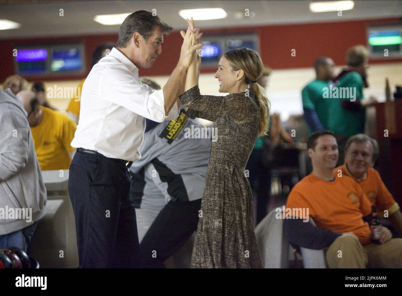 PIERCE BROSNAN, SARAH JESSICA PARKER, I DON'T KNOW HOW SHE DOES IT ...