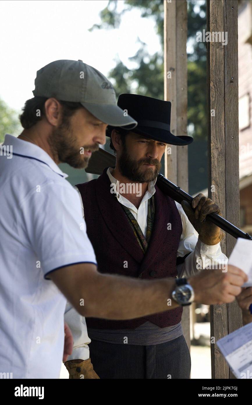JASON PRIESTLEY, LUKE PERRY, GOODNIGHT FOR JUSTICE, 2011 Stock Photo ...