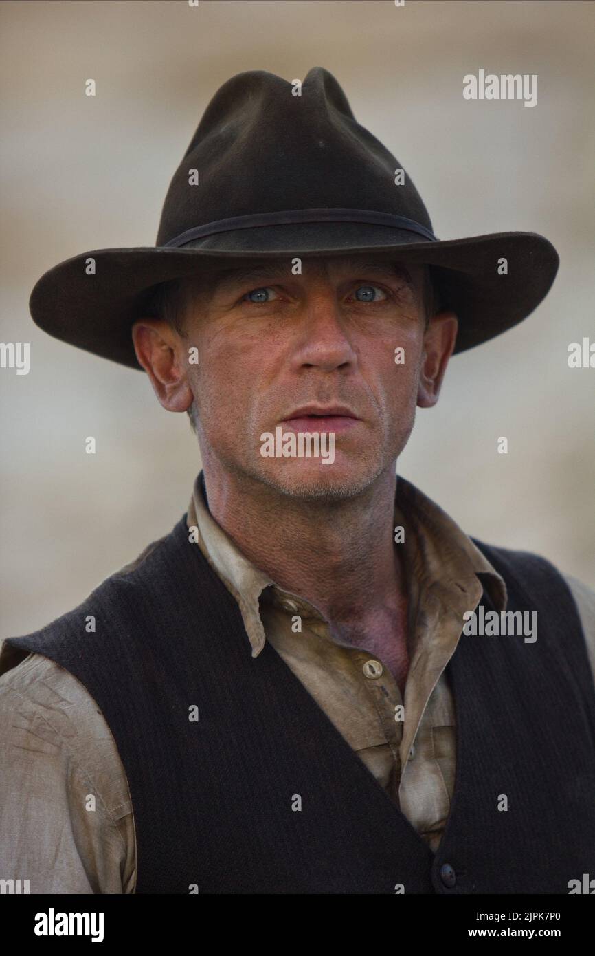 Cowboys and aliens daniel craig hi-res stock photography and images - Alamy