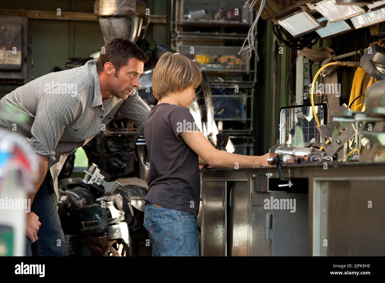 HUGH JACKMAN, DAKOTA GOYO, REAL STEEL, 2011 Stock Photo - Alamy