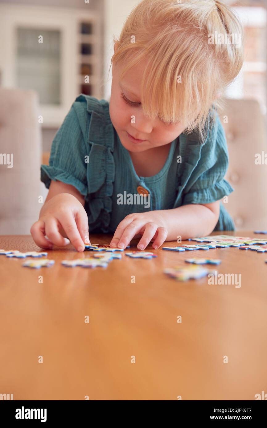 girl, playing, jigsaw puzzle, concentrated, girls, play, jigsaw puzzles ...