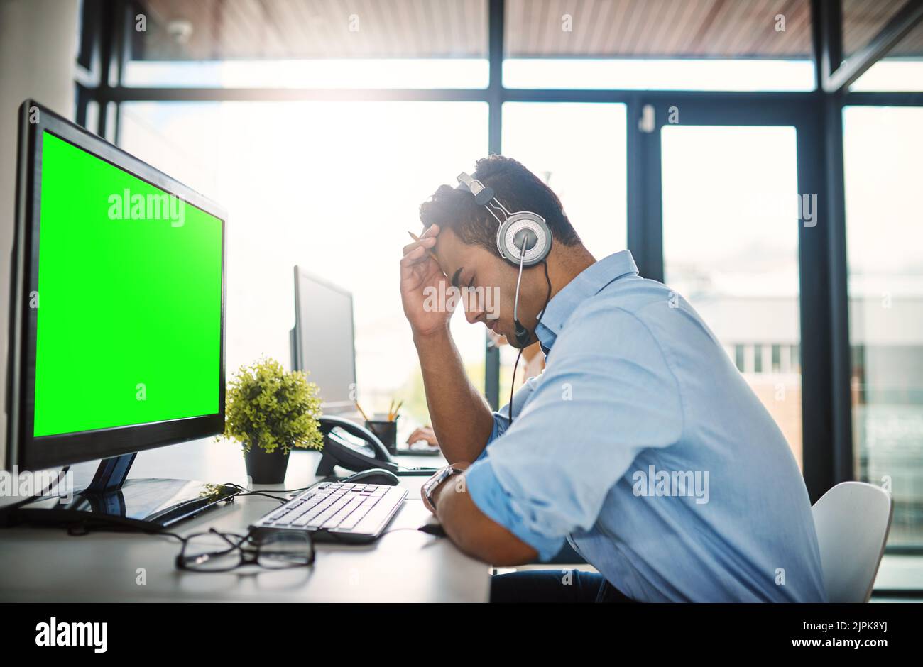 Stressed man computer hi-res stock photography and images - Alamy