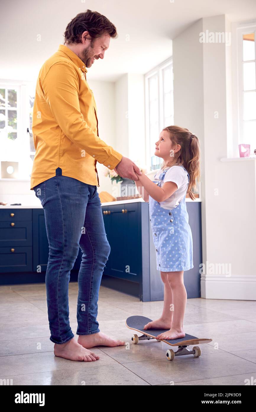 Fathers and daughters holding hands hi-res stock photography and images - Alamy