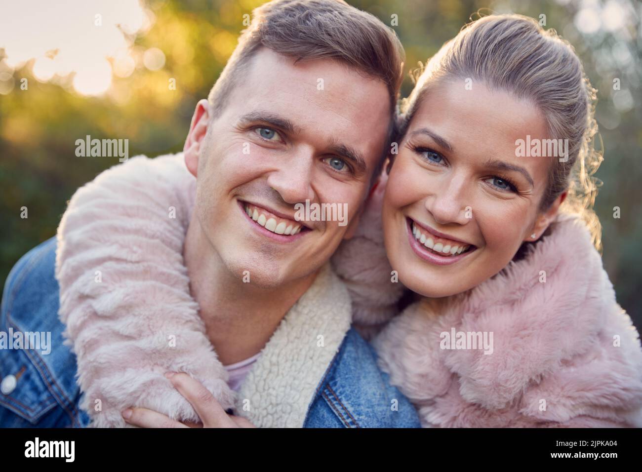 couple, love, bonding, hug, pairs, loves, hugging, hugs Stock Photo - Alamy