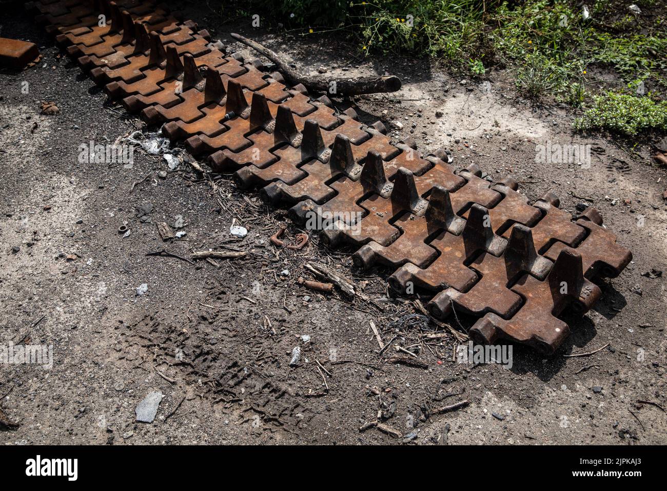 Tank track images hi-res stock photography and images - Alamy