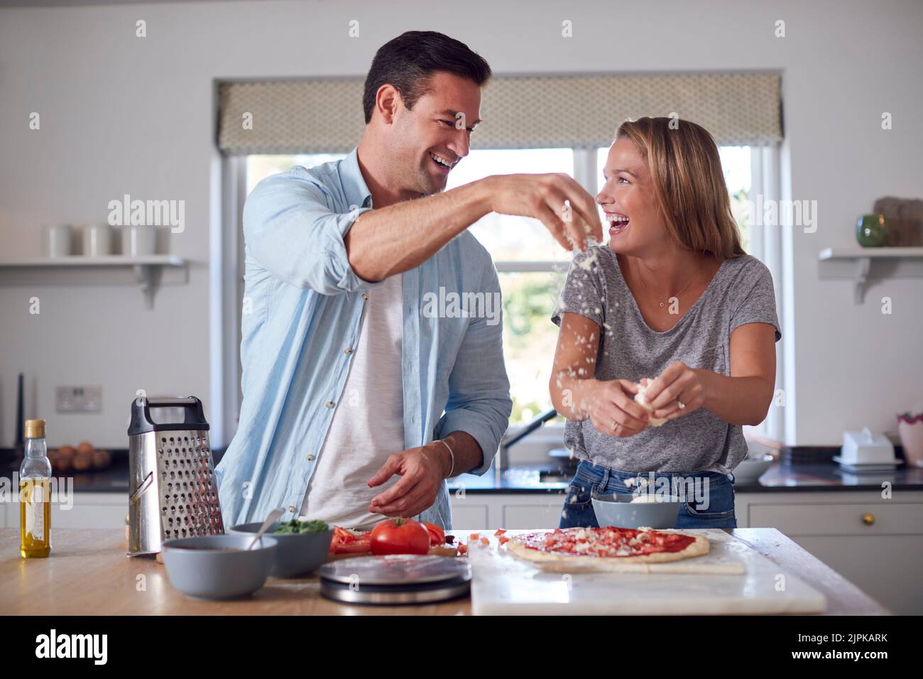 couple, home, fun, cooking, pairs, homes, funs, to cook Stock Photo - Alamy
