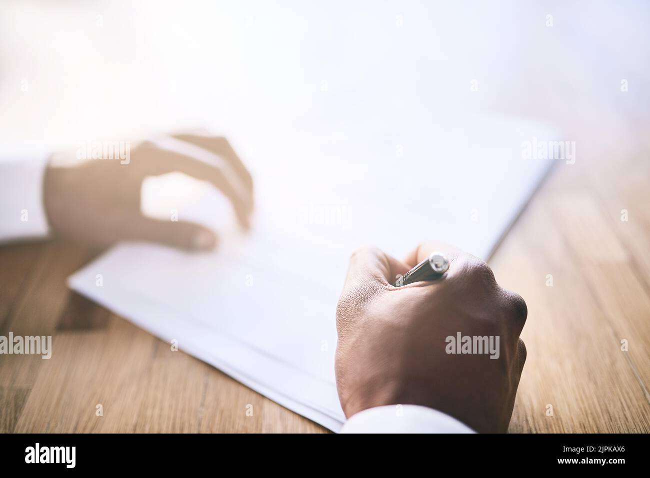 Person signing document hi-res stock photography and images - Alamy
