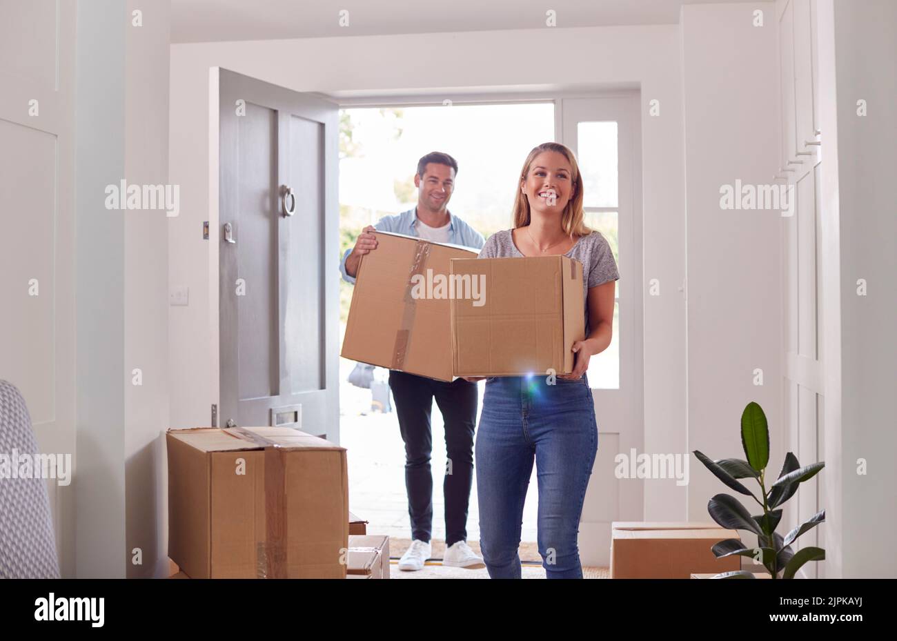 Baby carrying moving boxes hi-res stock photography and images - Alamy