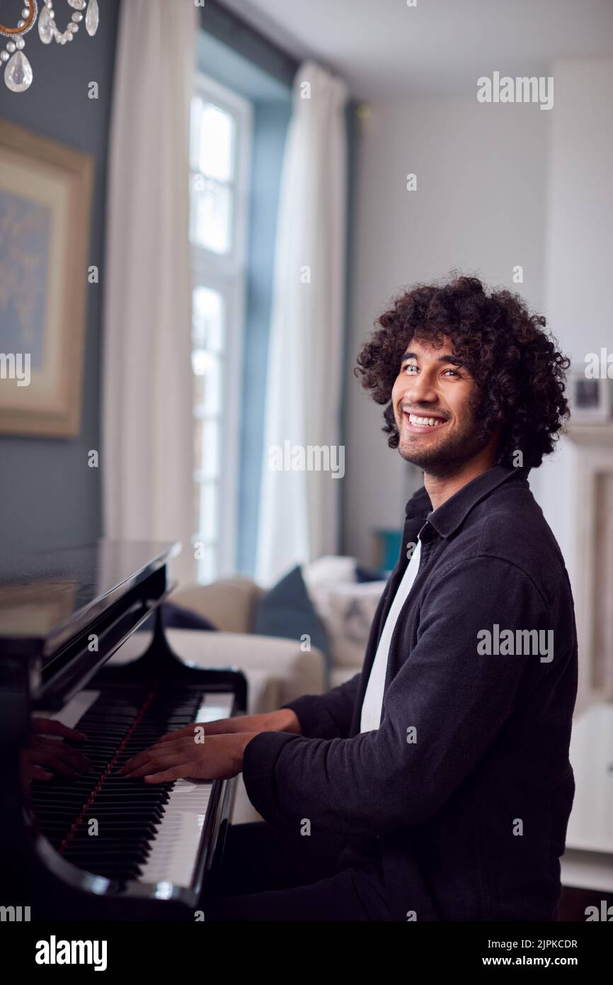 Piano man hi-res stock photography and images - Alamy