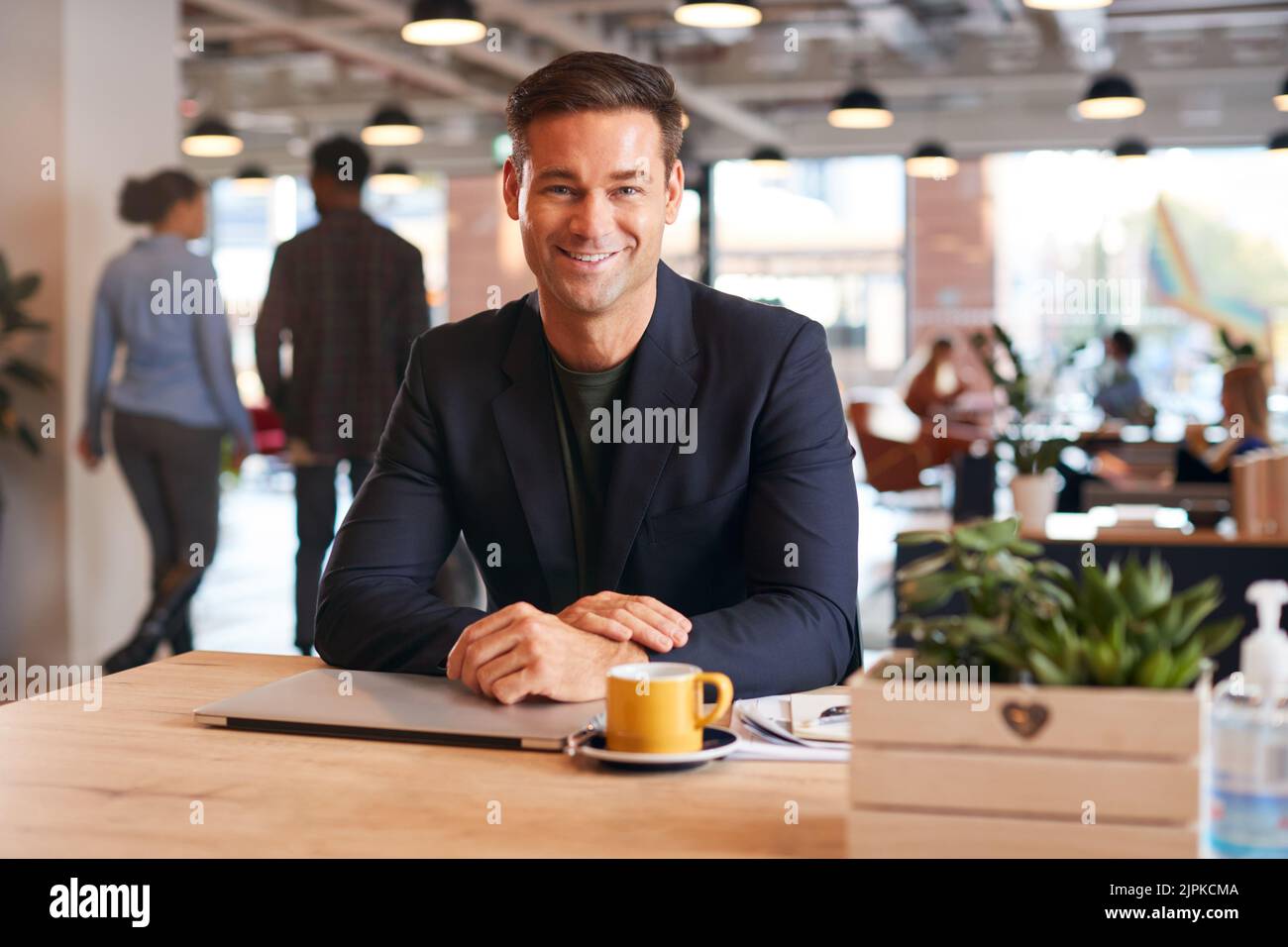 businessman, desk, open plan office, boss, businessmen, executive ...