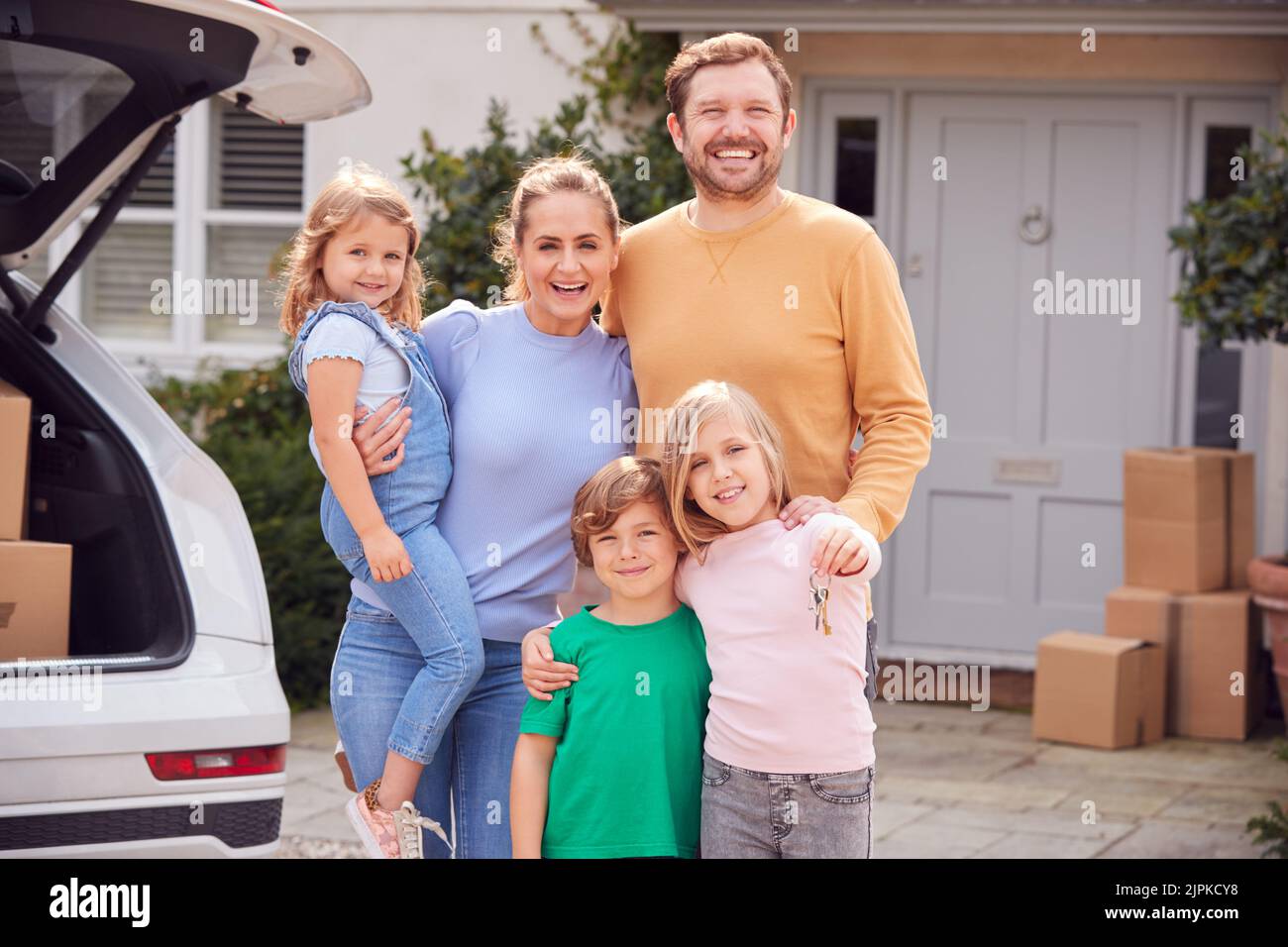 family, moving, new home, families, movement, new homes Stock Photo - Alamy