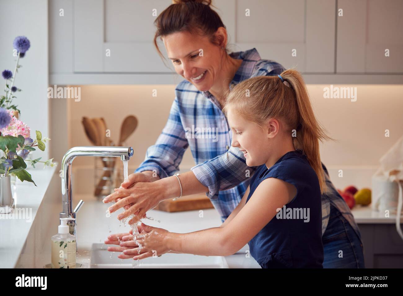 Mother Daughter Washing Hands Mom Mothers Mum Daughters Wash