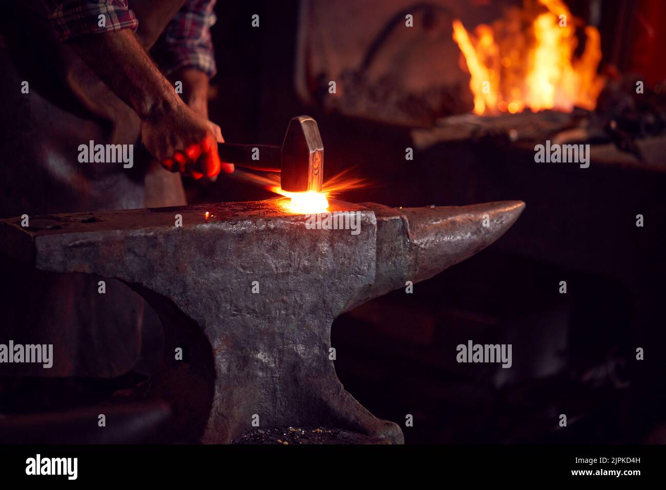 Blacksmiths hammer hi-res stock photography and images - Alamy