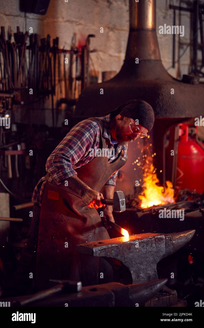 The three blacksmiths hi-res stock photography and images - Alamy