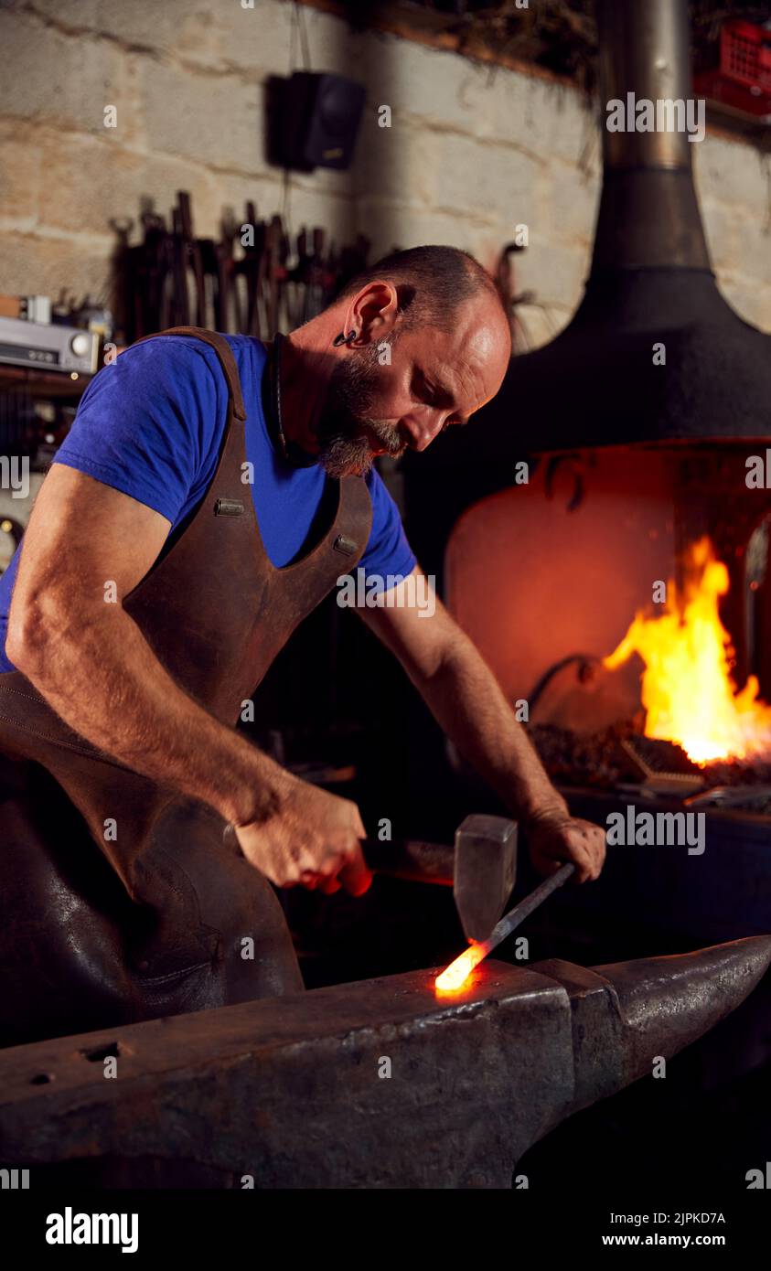blacksmith shop, blacksmith, blacksmith shops, blacksmiths Stock Photo - Alamy