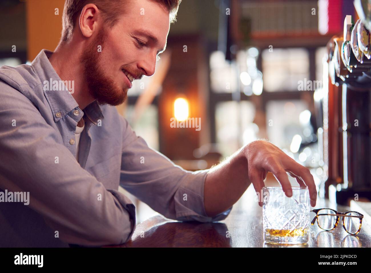 man, relaxed, bar counter, whiskey, guy, men, relax, relaxation, bar ...