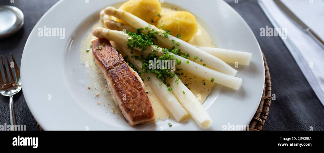 Dinners restaurant hi-res stock photography and images - Alamy
