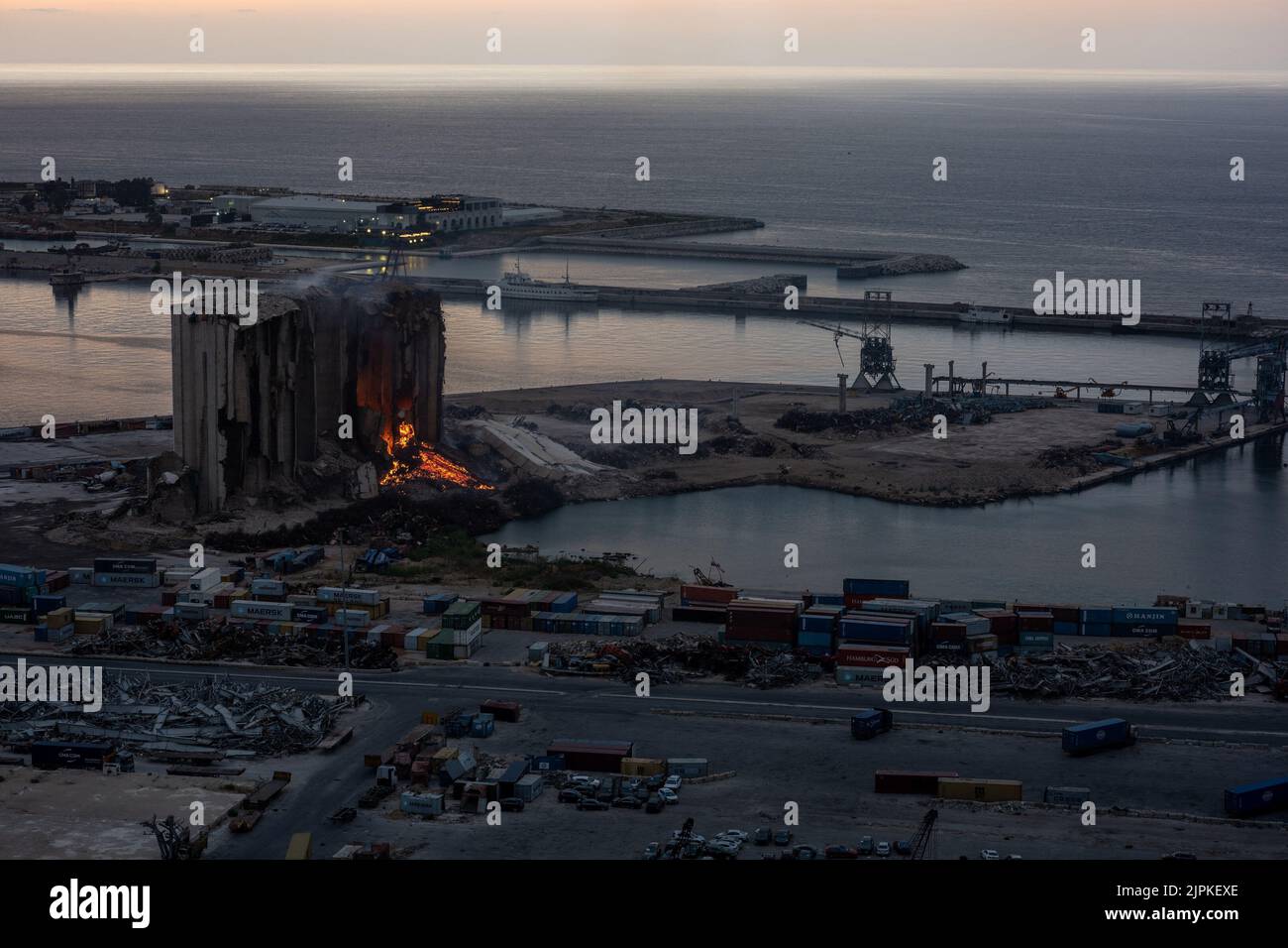Burning port of beirut hi-res stock photography and images - Alamy