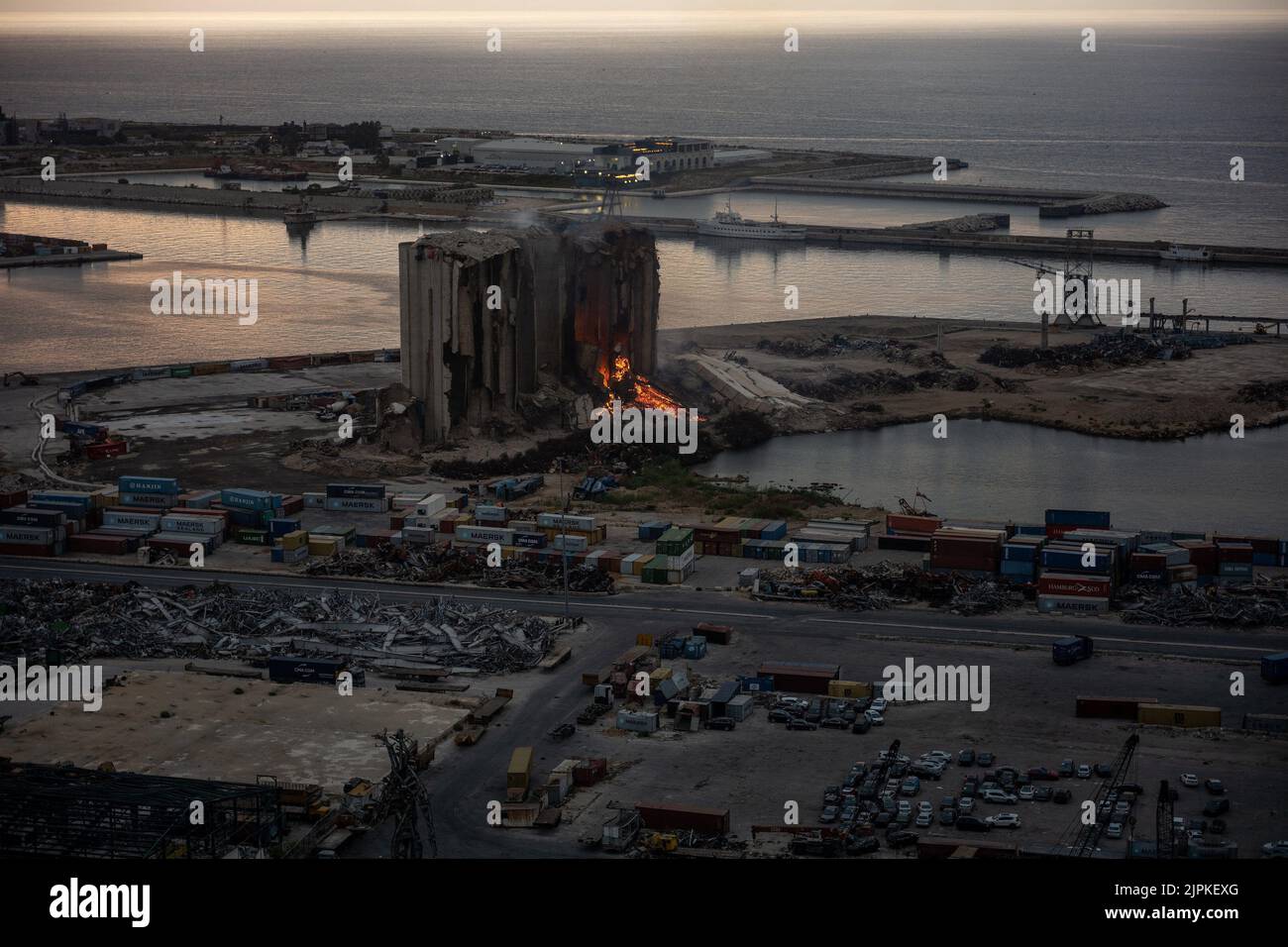 Burning port of beirut hi-res stock photography and images - Alamy