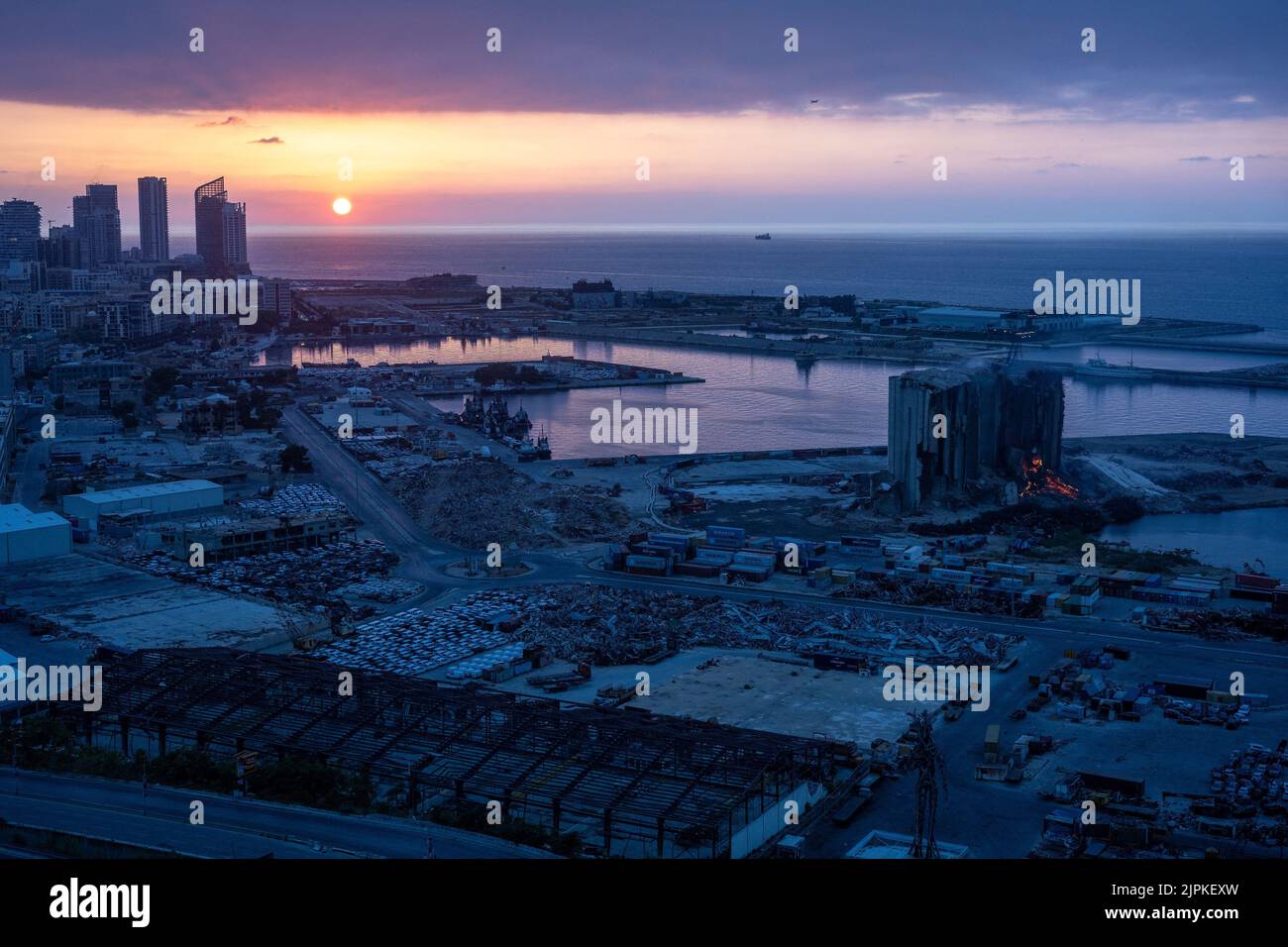 Burning port of beirut hi-res stock photography and images - Alamy