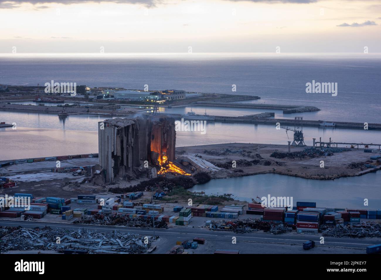 Burning port of beirut hi-res stock photography and images - Alamy