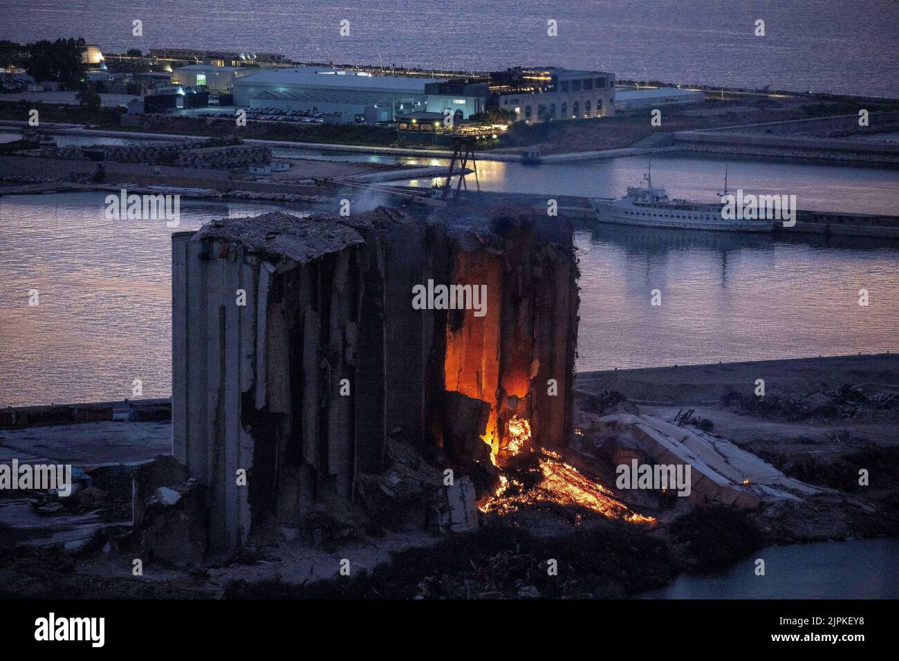 Burning port of beirut hi-res stock photography and images - Alamy