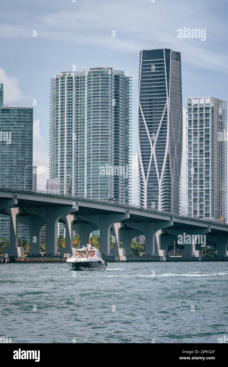 Downtown miami lifestyle hi-res stock photography and images - Alamy