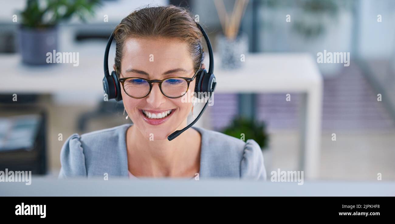 Friendly smiling office hi-res stock photography and images - Alamy