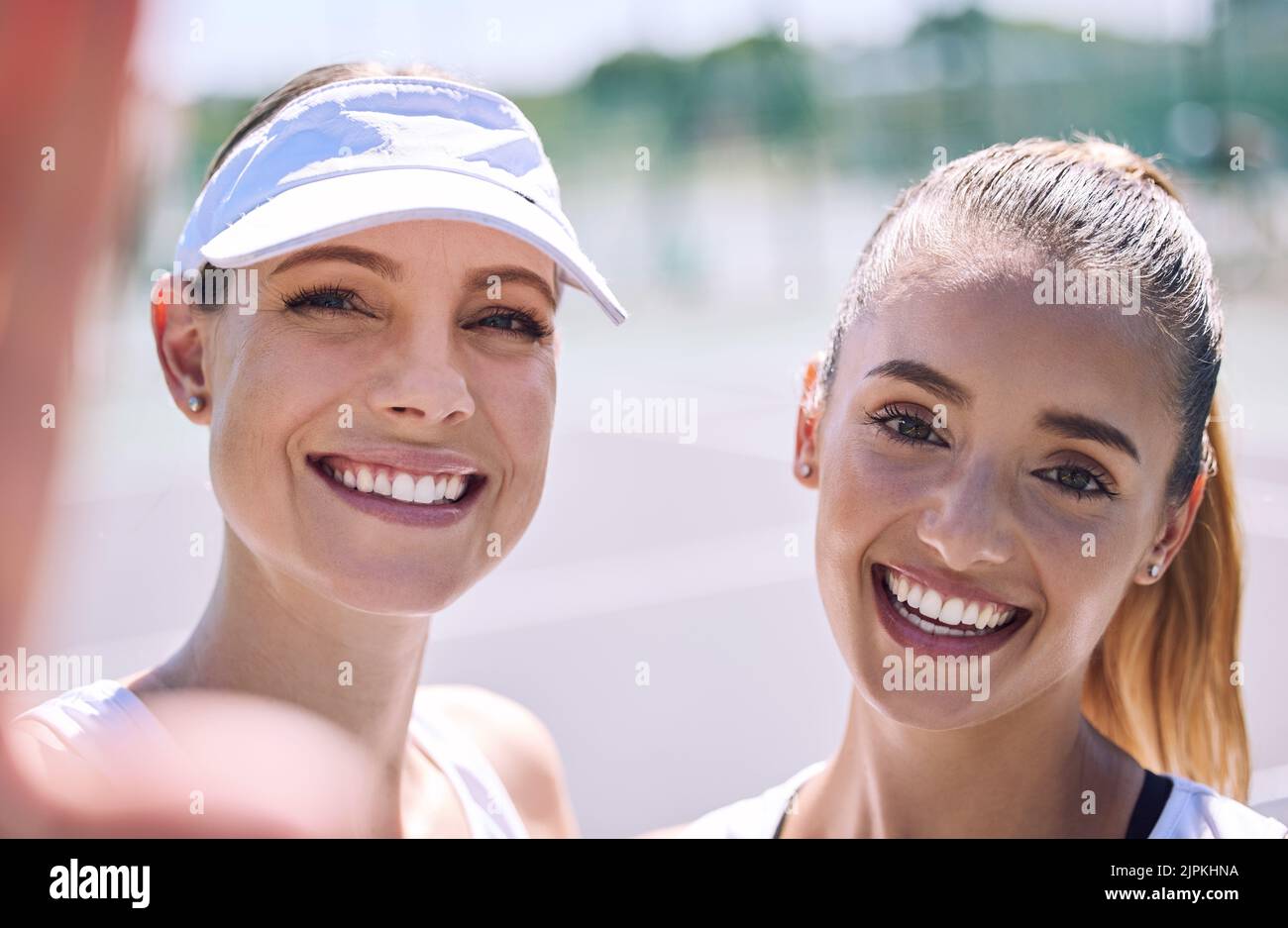 Smiling women faces hi-res stock photography and images - Alamy
