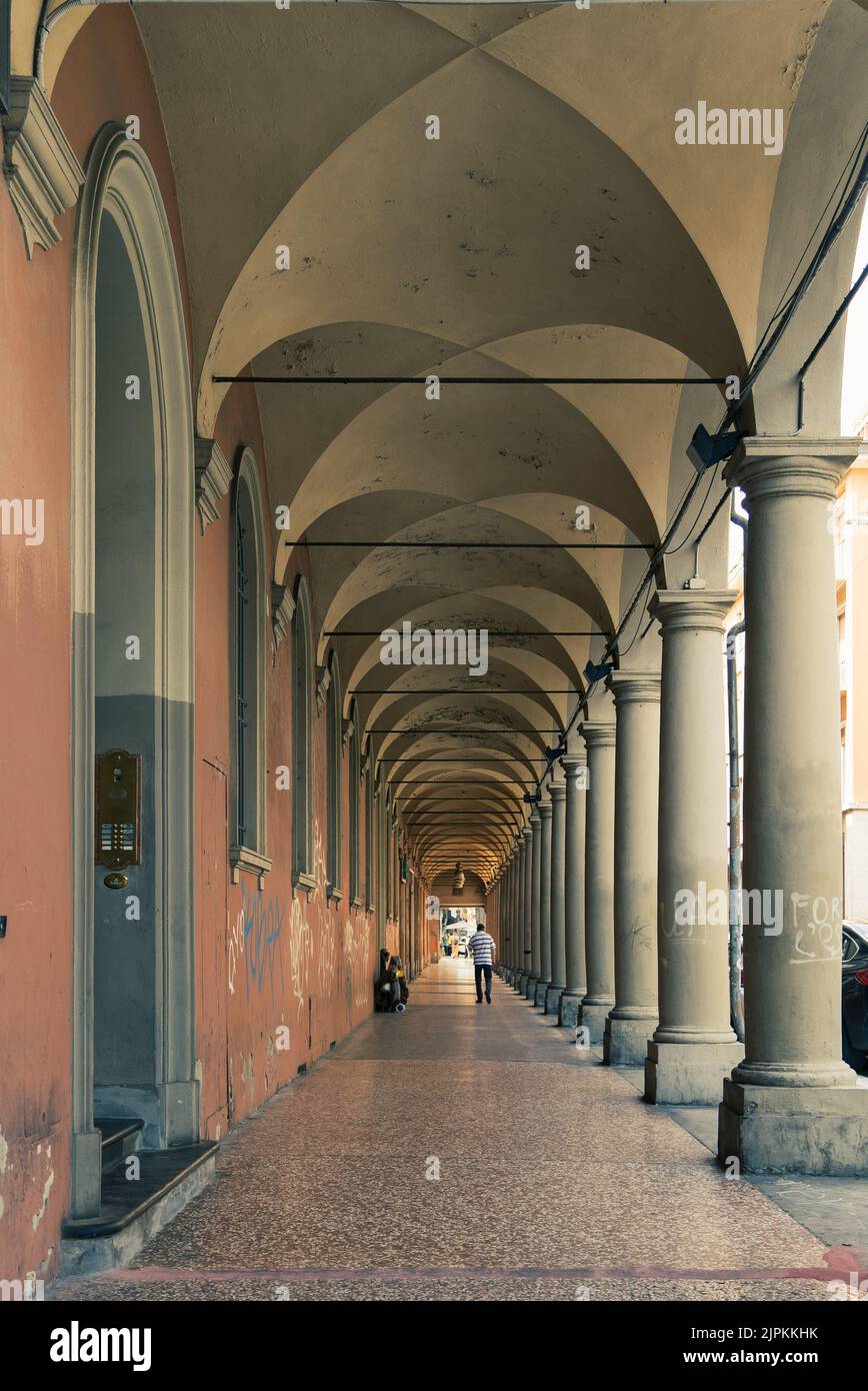 Long outdoor hallway hi-res stock photography and images - Alamy