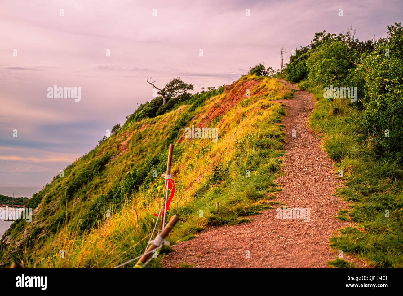 Sunset at Giant cliff at Larn island (Koh Larn). Beautiful of sea at ...