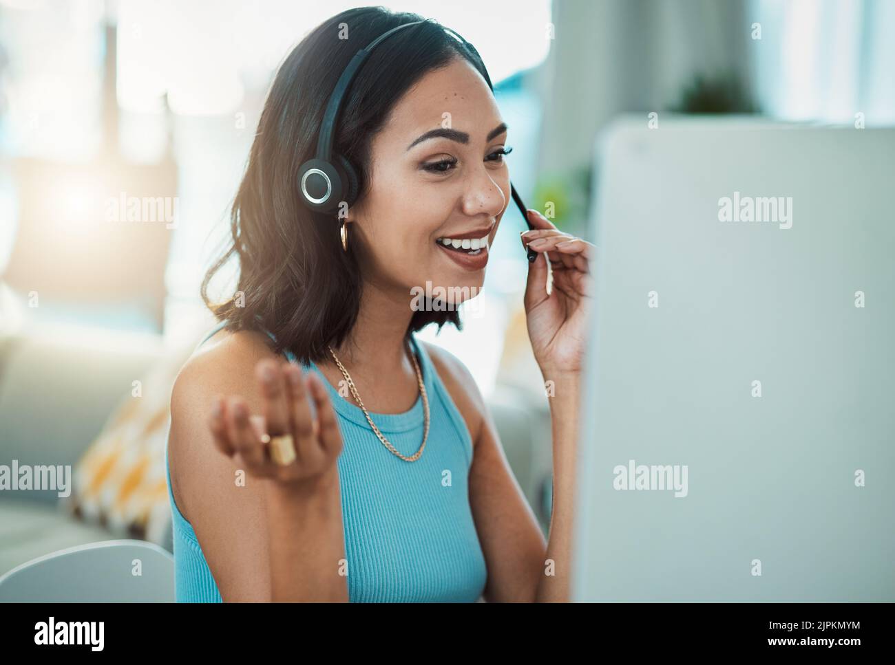 Employee listening to customers hi-res stock photography and images - Alamy