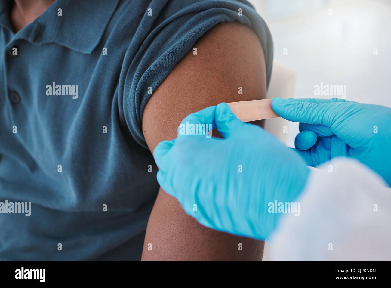 Adult being given injection hi-res stock photography and images - Alamy