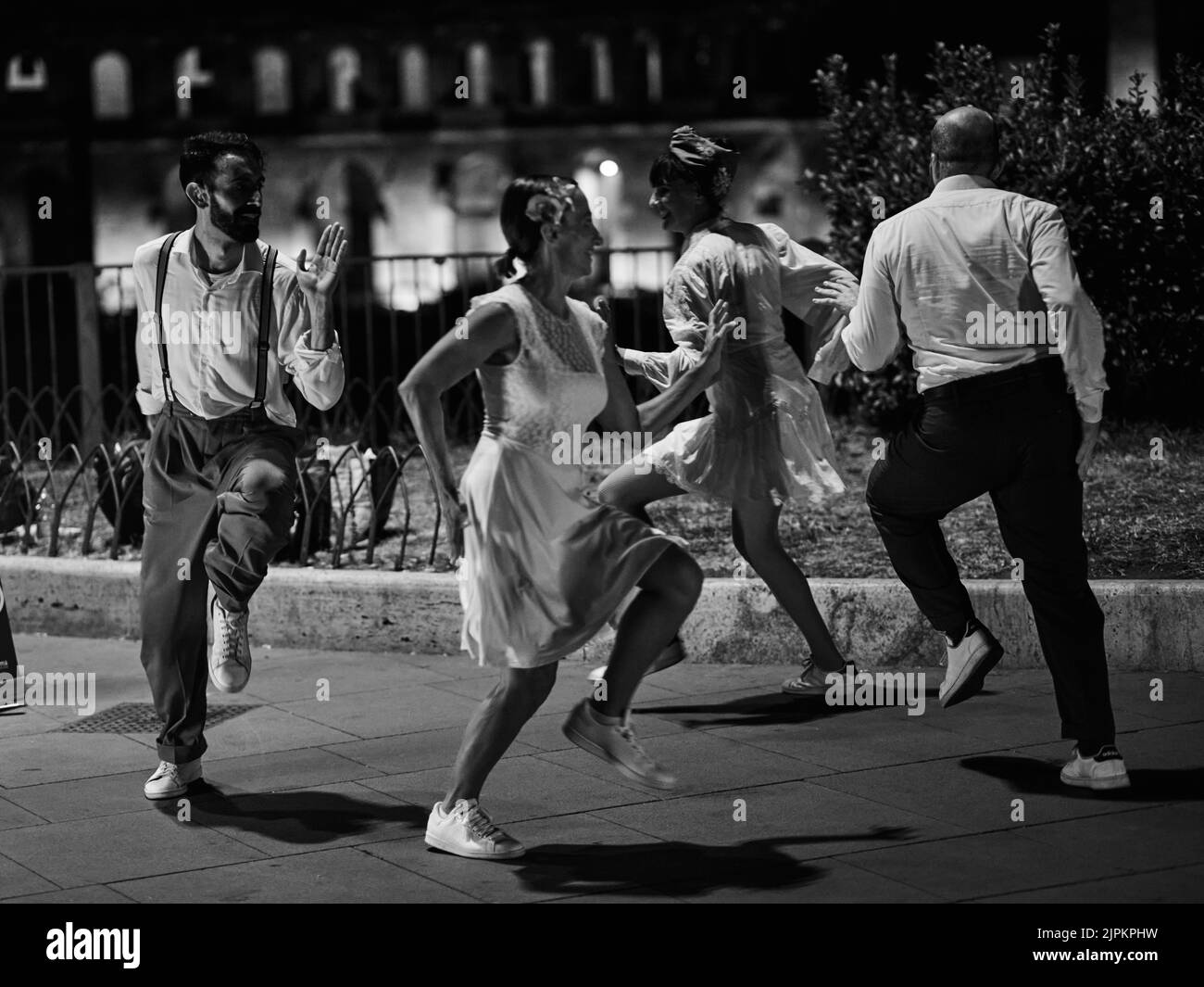 Dancing italy street hi-res stock photography and images - Alamy