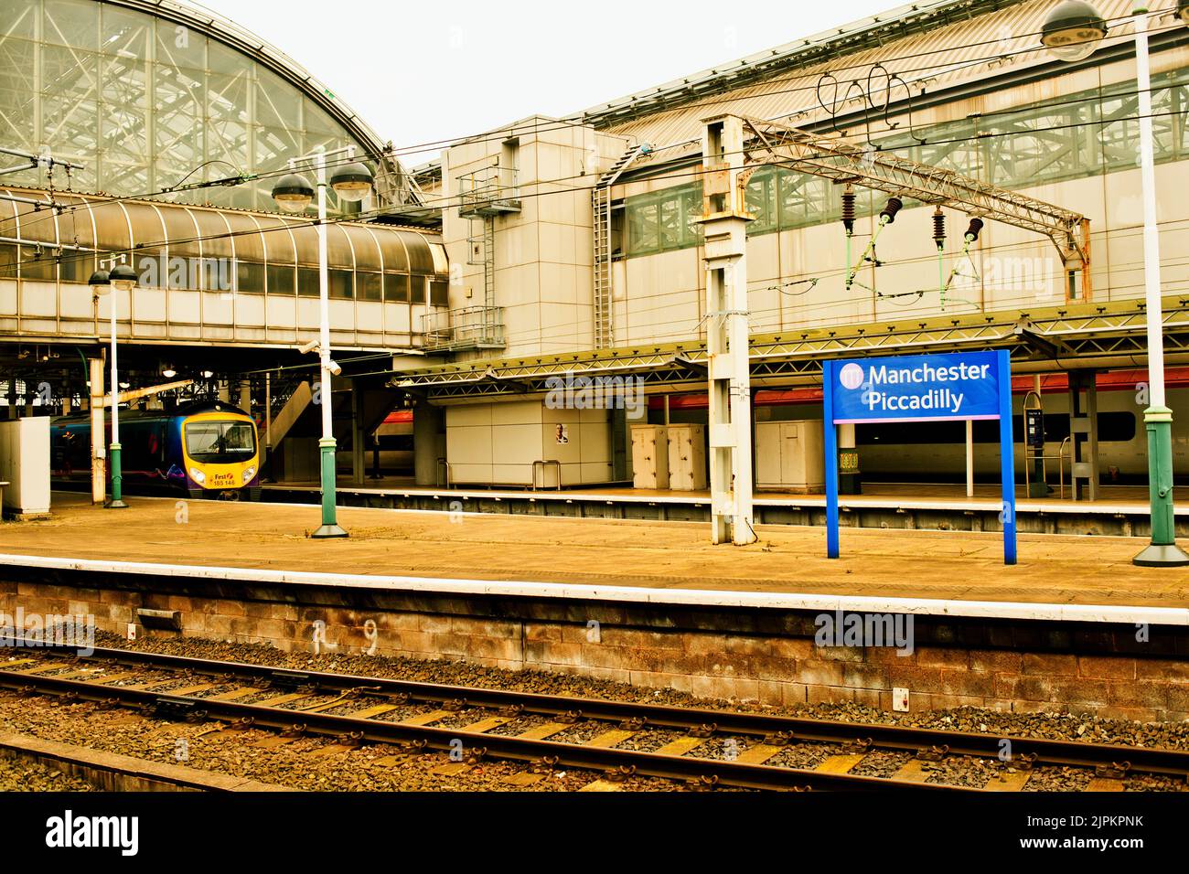 Picadilly railway hi-res stock photography and images - Alamy
