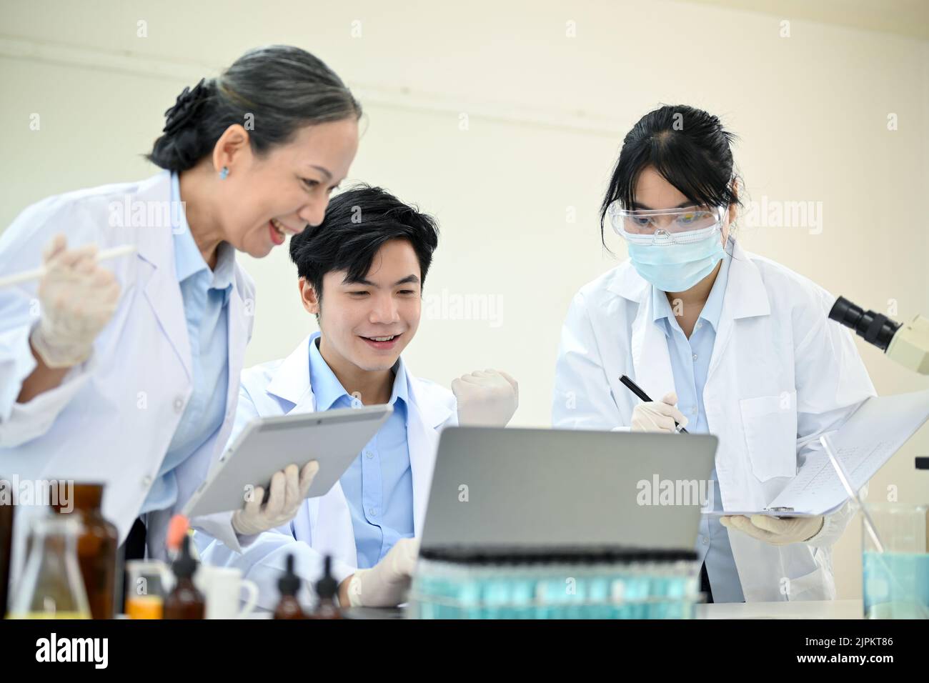 Clinical research team hi-res stock photography and images - Alamy