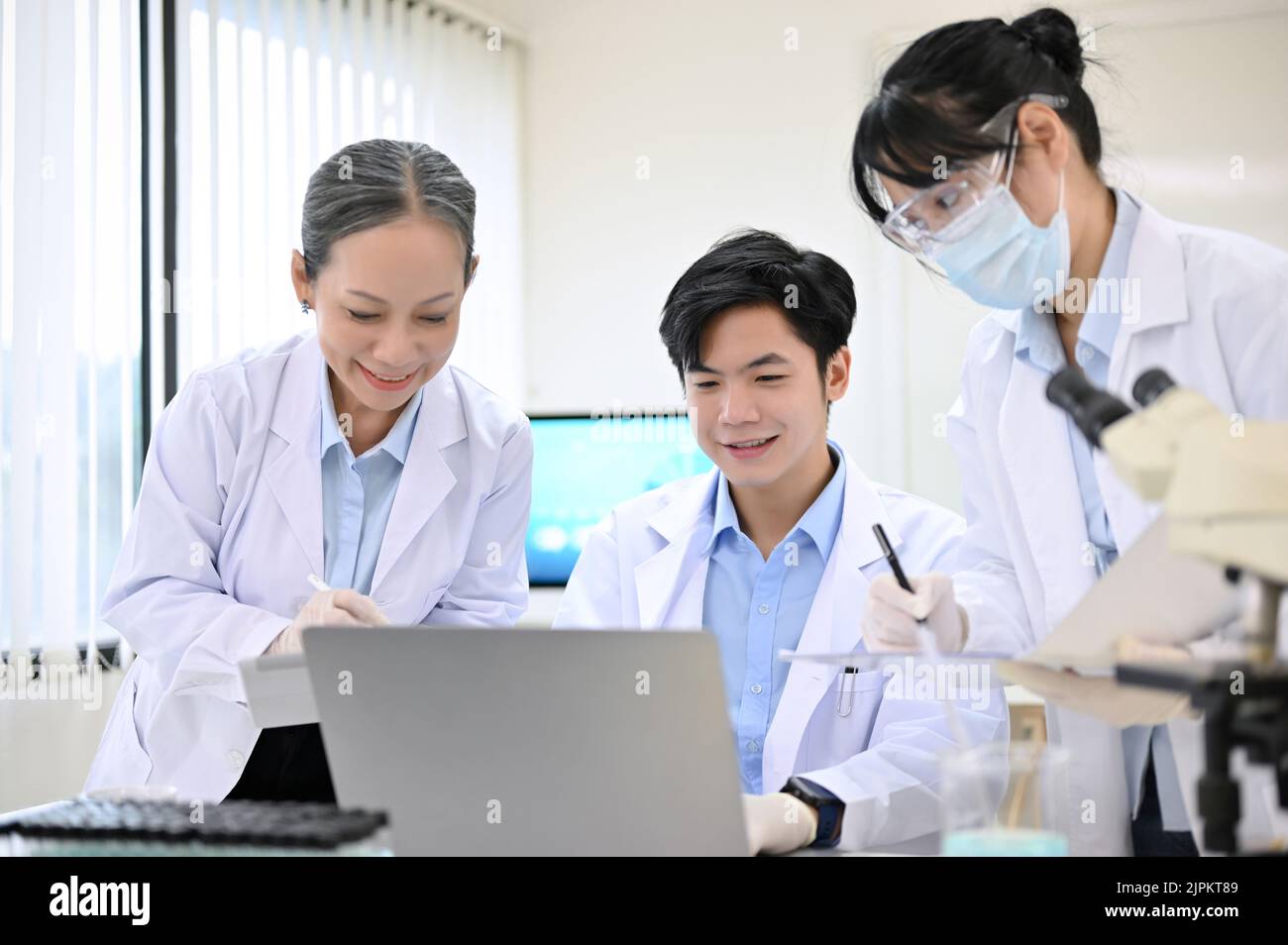 Asian data scientist hi-res stock photography and images - Alamy