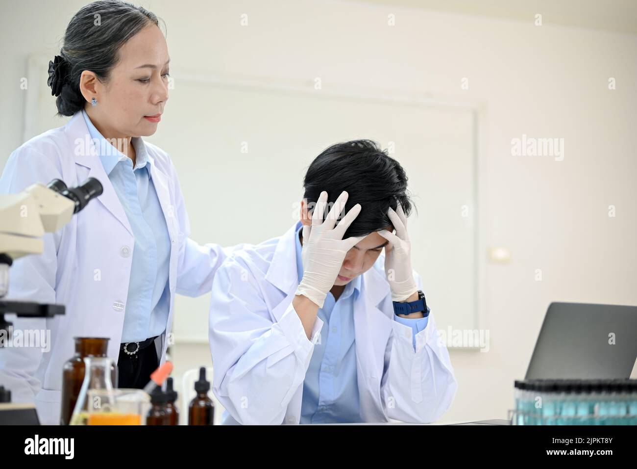 Asian male scientist hi-res stock photography and images - Alamy