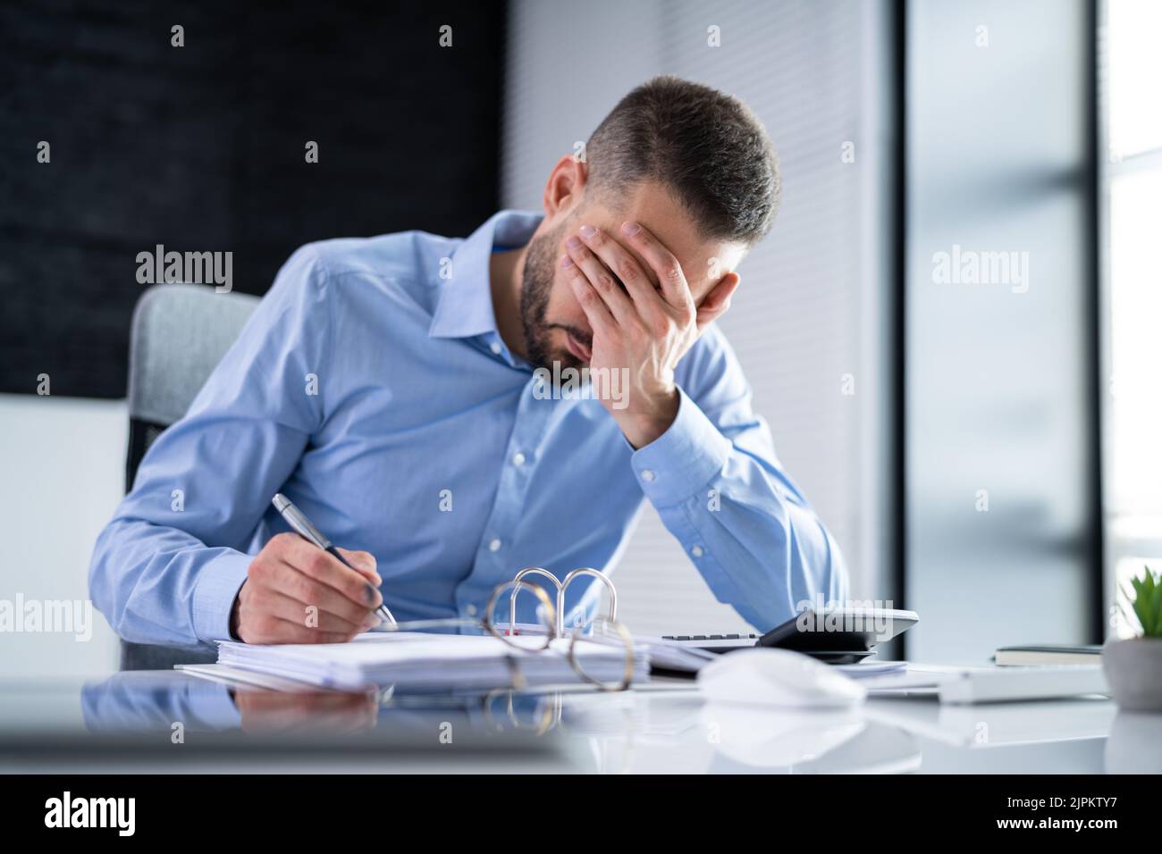 Employee stressed hi-res stock photography and images - Alamy