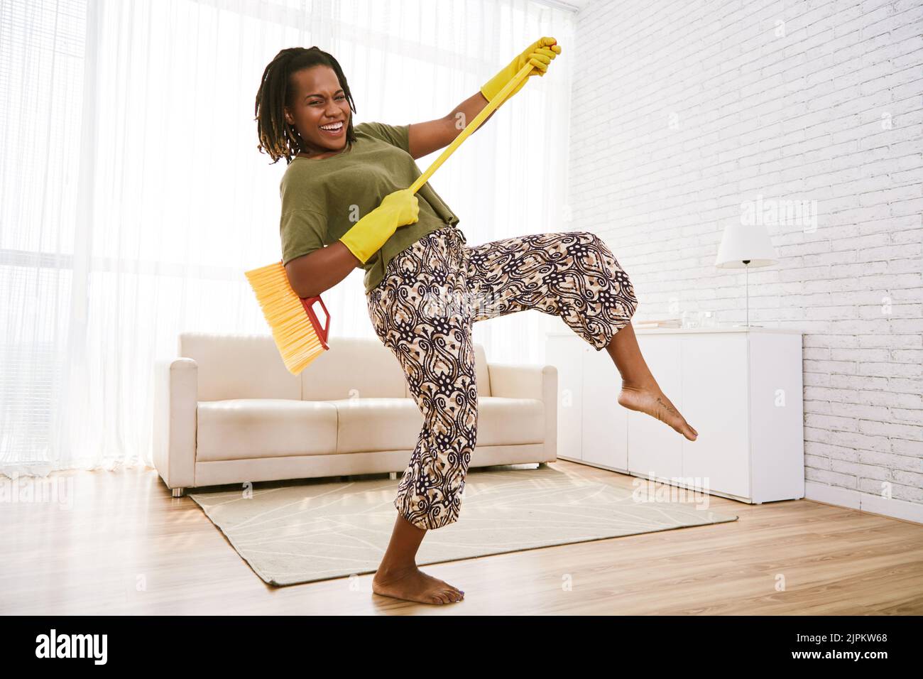 African american female dancing singing hi-res stock photography and ...